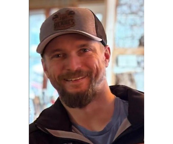 Dustin Robert Velcheff Obituary (2025) - St. Paul, MN - Simple ...