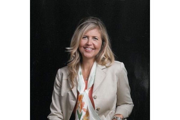 Holly Hullum Obituary (1970 - 2018) - Legacy Remembers