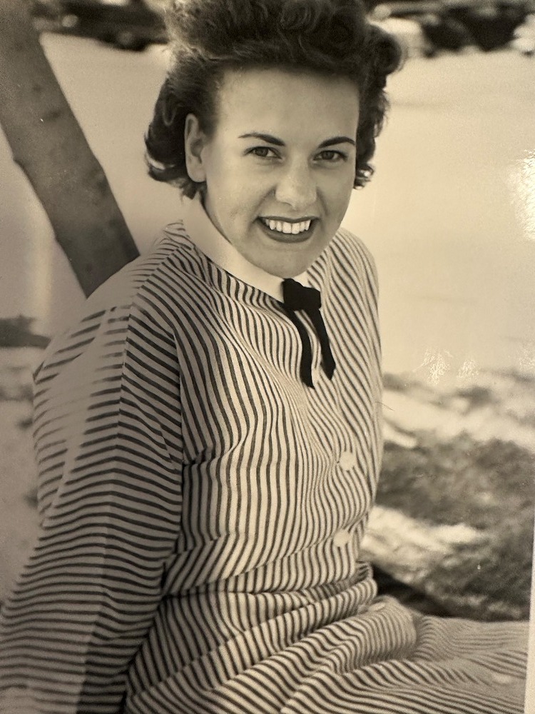 Jean Hahn Obituary (2023) - Legacy Remembers
